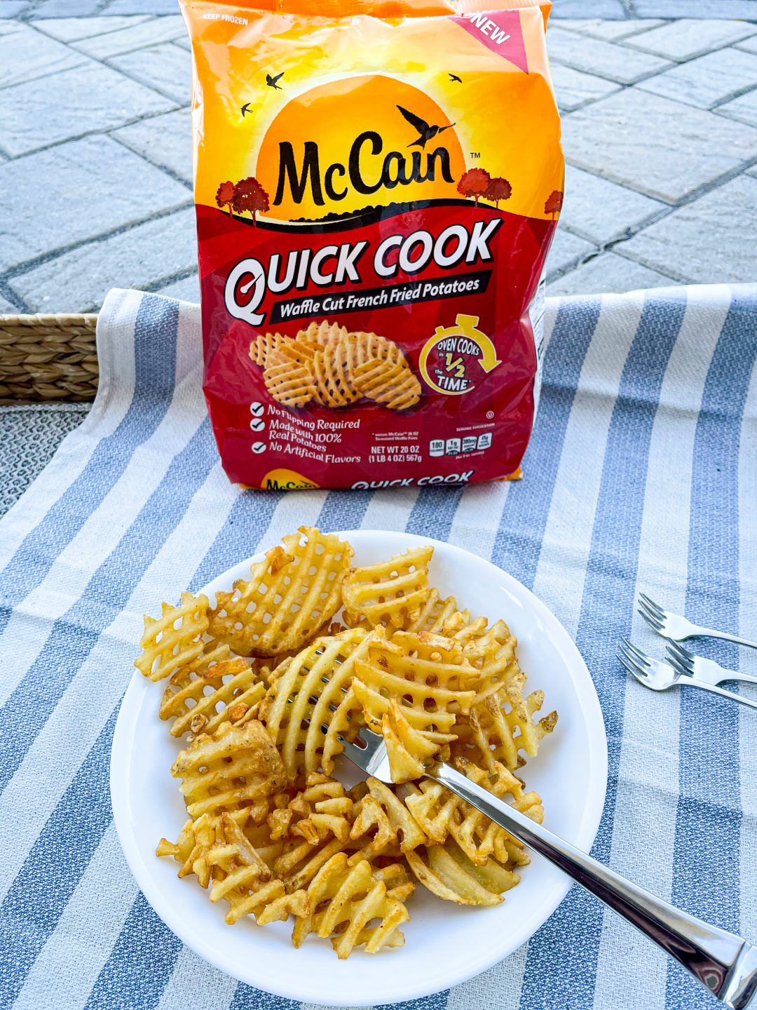 Easy Poutine | A Canadian Dish of French Fries, Cheese Curds, and Gravy